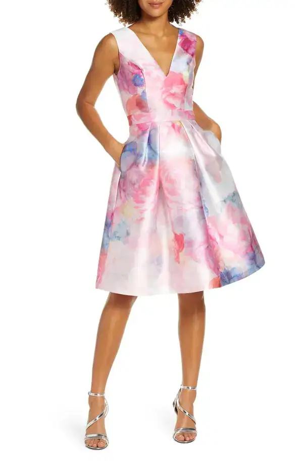 fitted lace wedding dress Chi Chi London Womens Floral Print V-Neck Sleeveless Fit & Flare Mini Dress  Sz 2