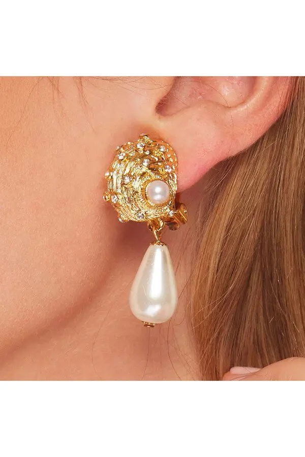 KENNETH JAY LANE Seashell Pearl Drop Pierced Earrings - Lime