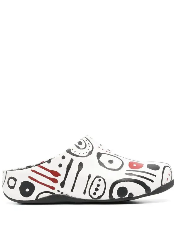 10 CORSO COMO X Fitflop Shuv Clogs - White
