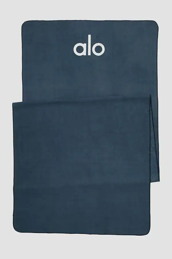新品未使用alo yogaヨガマットタオル ネイビー紺ビーチマット Alo Yoga Grounded No-Slip Towel - Eclipse | Editorialist