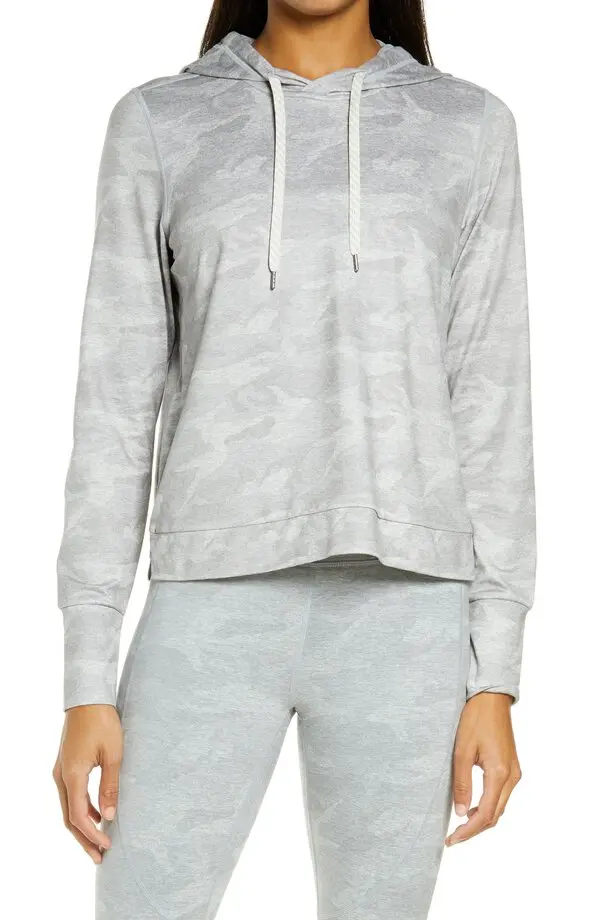 Vuori Halo Essential Hoodie Pale Heather Camo Editorialist