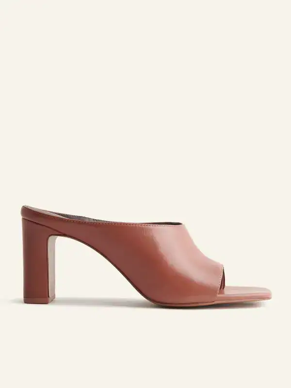 REFORMATION Lou Lou Block Heel Mule - Black | Editorialist
