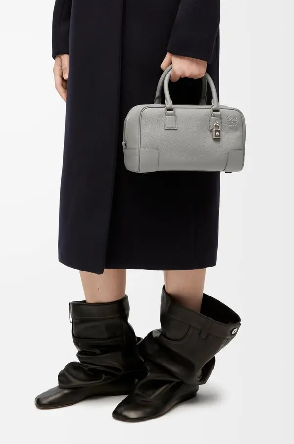 Loewe Amazona 23 Bag In Grained Calfskin - Pearl Grey