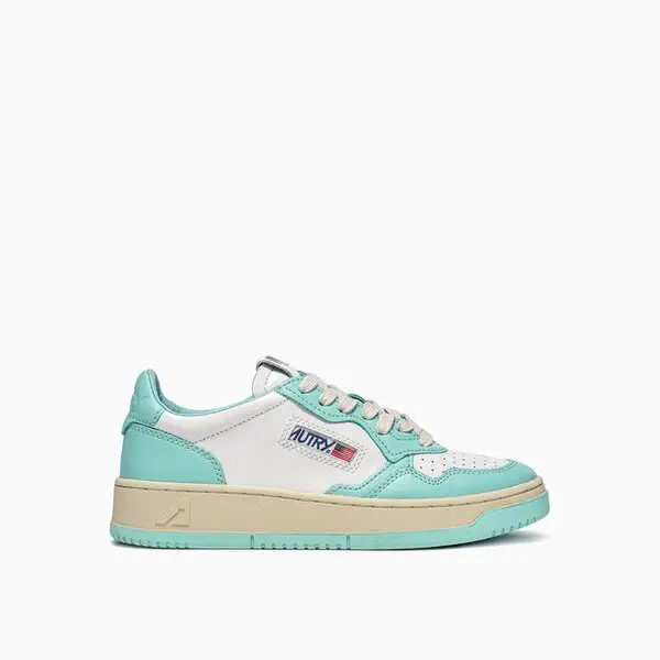 Autry Medalist Low Sneakers Aulw Wb20 - Turquoise | Editorialist
