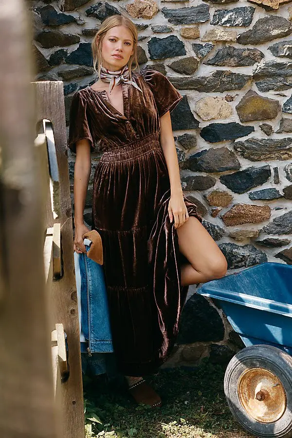 THE SOMERSET COLLECTION BY ANTHROPOLOGIE The Somerset Maxi Velvet Dress - Chocolate