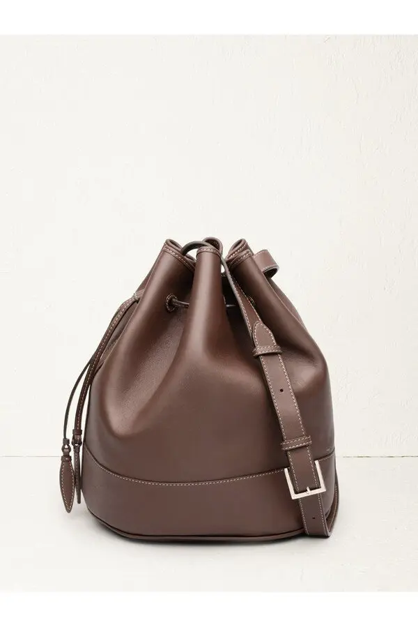 Hunting Season The Extra Large Drawstring In Nappa Leather  display picture 3