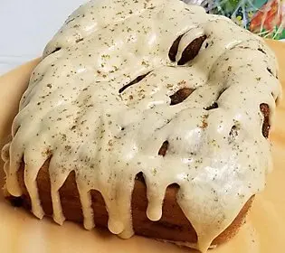 CINNAMOM BAKERY Easter Gourmet Carrot Cake Umbo Rolls