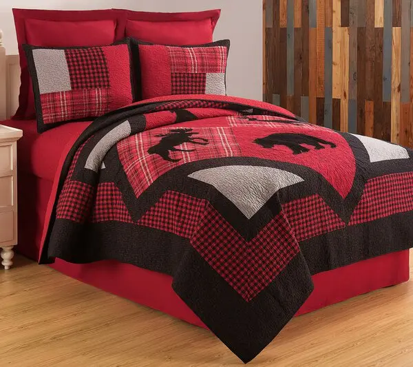 C&F HOME Russell King Quilt Set By