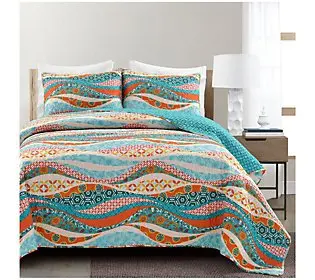 LUSH DECOR Hailey Watercolor Wave Reversible Co Tton Quilt F/q