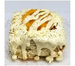 CINNAMOM BAKERY Peach Cobbler Gourmet Cinn Amon Rolls