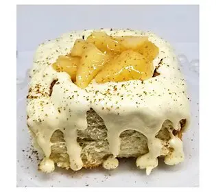 CINNAMOM BAKERY Individual Jumbo Apple Pie Innamon Rolls