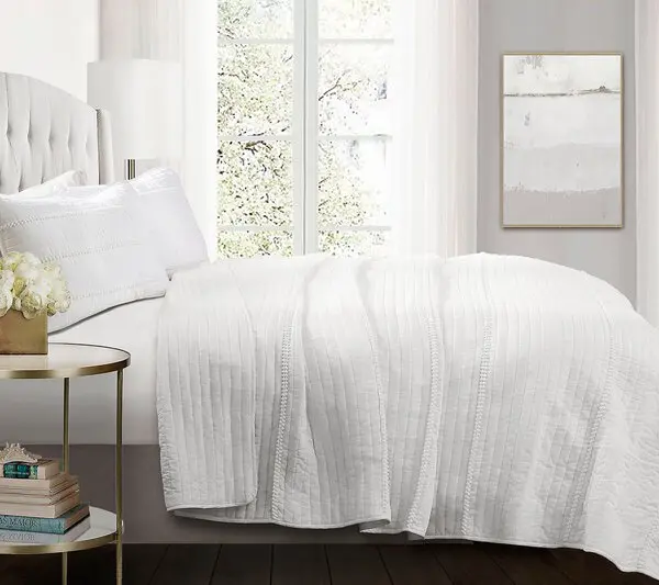 LUSH DECOR Pom Pom Stripe 3-piece King White Quilt Set Ush Decor