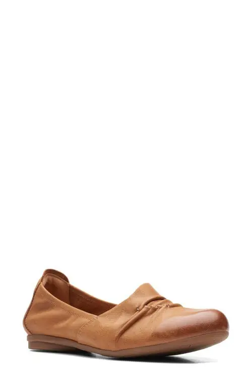 Clarks Flat - Tan