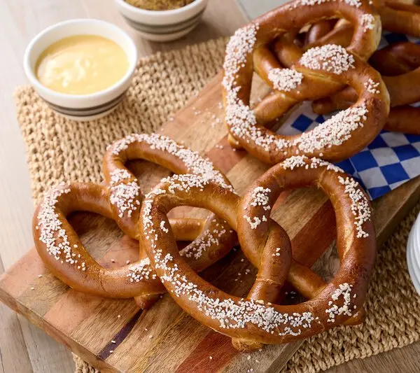 THE PRETZEL COMPANY The Pretzel Co. 6oz Hand Twisted Signature Soft Baked