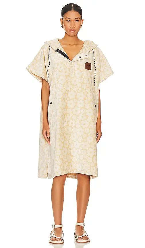 SLOWTIDE Ginny Poncho In Tan