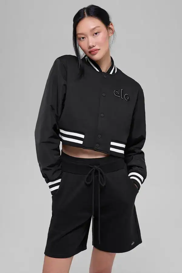 alo yogaクロップドジャケット Alo Yoga Cropped Varsity Jacket - Black | Editorialist