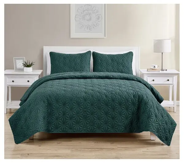 VCNY HOME Kaleidoscope Embossed Quilt Set, Full Queen