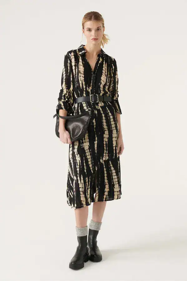 always dressed in black Ba&sh Oleane Short Dress- Navy Blue – Styleartist main image 0