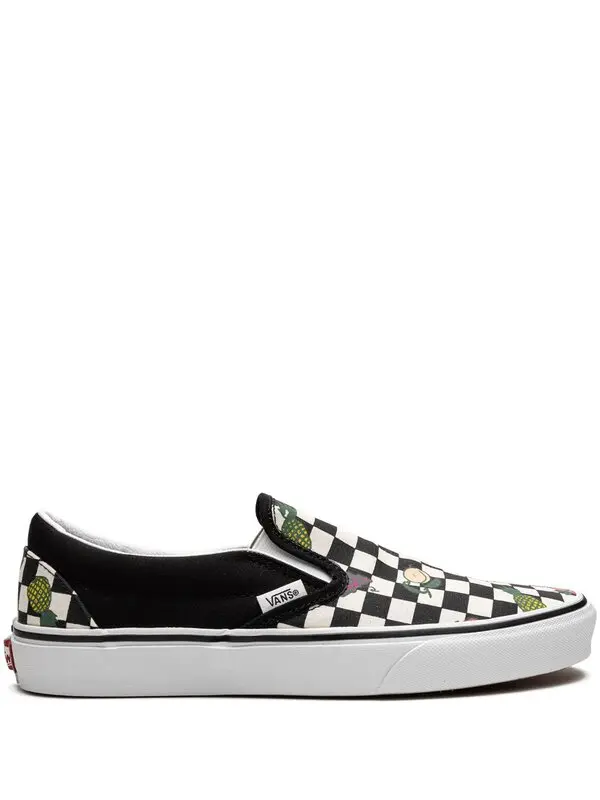 VANS Classic Slip-on Sneakers - Black