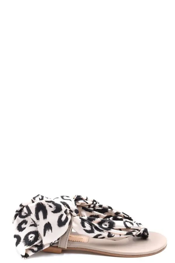 AVEC MODERATION Flip-flops