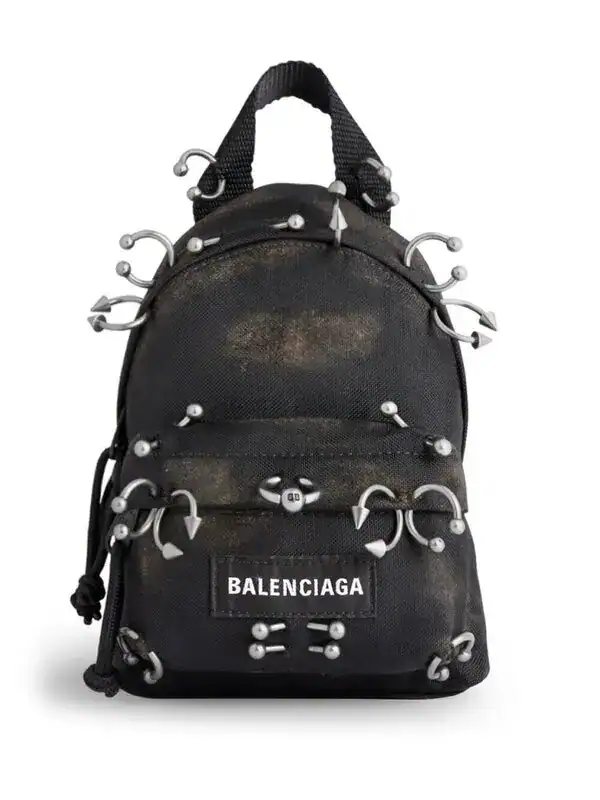 BALENCIAGA リング装飾 ブラックリュック　ピアス Balenciaga Piercing-Embellished Mini Messenger Bag - Black
