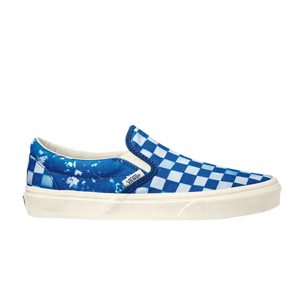 VANS Classic Slip-on Sneakers