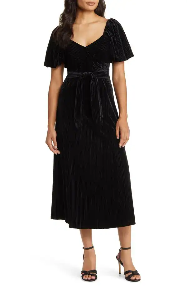 ZOE AND CLAIRE Puff Sleeve Stretch Velvet Midi Dress - Black | Editorialist