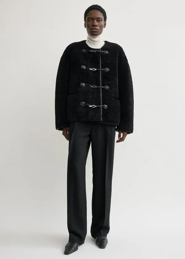 TOTÊME Teddy Shearling Clasp Jacket - Black