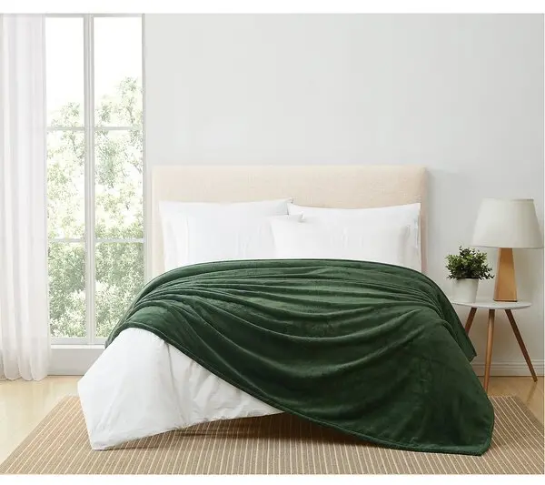 ROYAL VELVET Lavish Plush Solid King Blanket