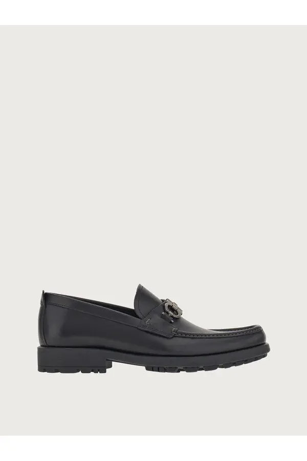 FERRAGAMO Moccasin With Gancini Ornament - Black