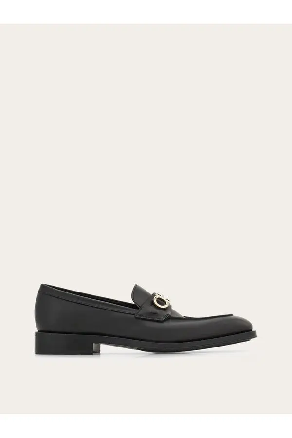 FERRAGAMO Moccasin With Gancini Ornament - Black
