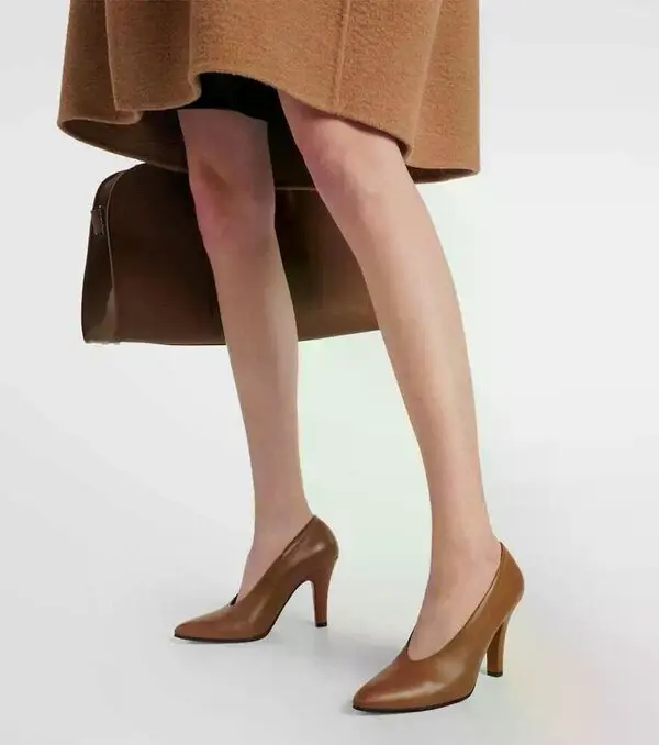 THE ROW Prudens Leather Pumps - Brown