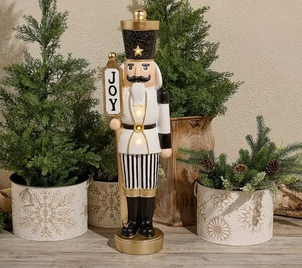 KRINGLE EXPRESS 32 Oversize Resin Holiday Nutcracker