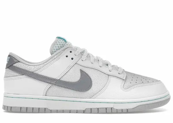 Nike Dunk Low Se Winter Storm Sneakers - Summit White/metallic Silver/glacier Ice