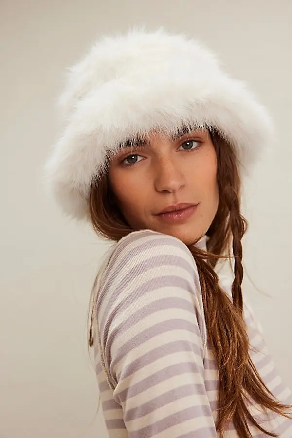 UNREAL FUR Ice Queen Bucket Hat - Ivory