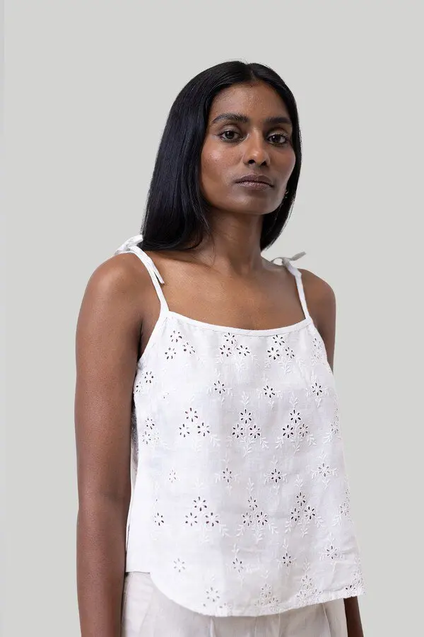 REISTOR Tie-up Embroidered Camisole