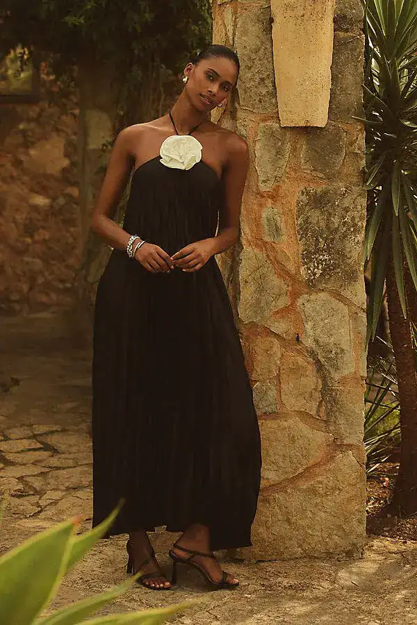 Delfi Collective Clara Halter Pleated Midi Dress In Black - 46% Off |  Editorialist