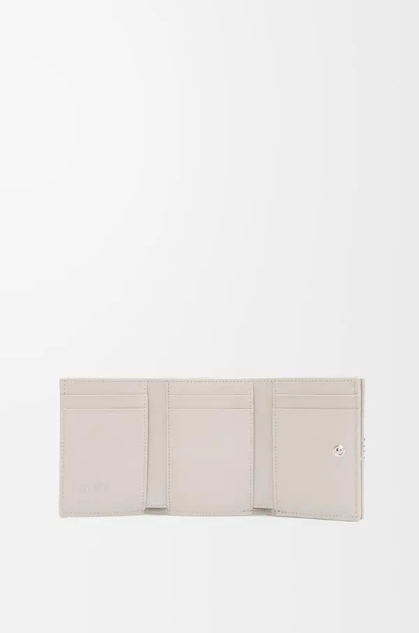 Loewe Anagram Trifold Wallet In Pebble Grained Leather Skin - Light Ghost