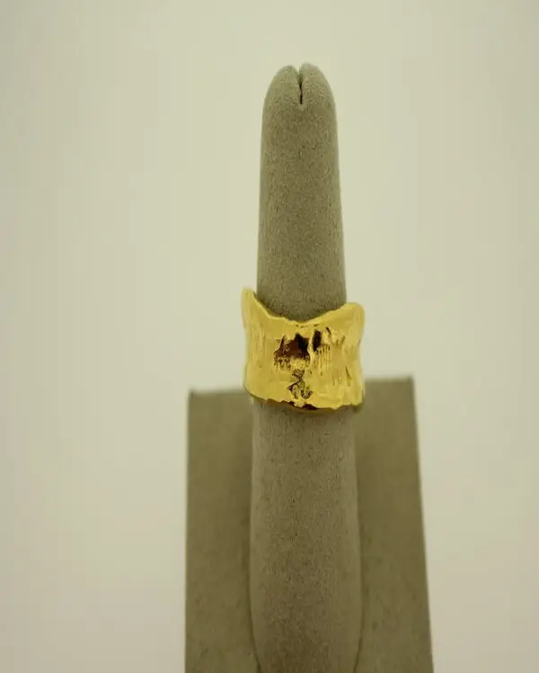 TWENTY TWO CARATS 22k Yellow Gold Ring