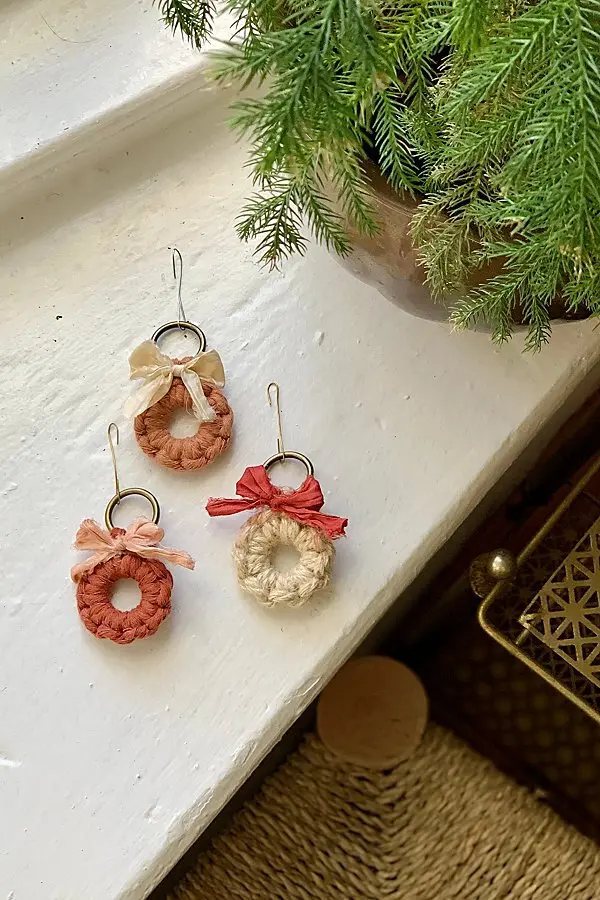 MACRAMÉ BY MONDAY Mini Wreath Ornaments - Terracotta Christmas