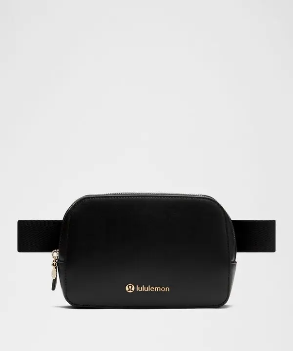 Lululemon Everywhere Belt Bag - Black/gold