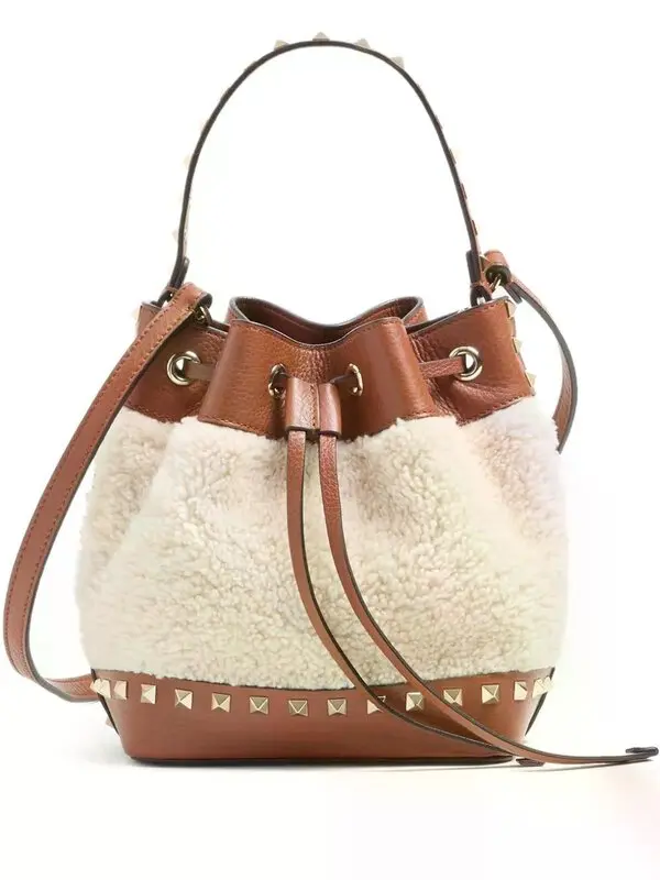 Valentino Garavani Rockstud Shearling Bucket Bag - Neutrals