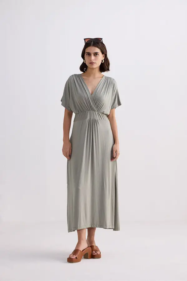 REISTOR Flowy A-line Maxi Dress With Slits - Olive