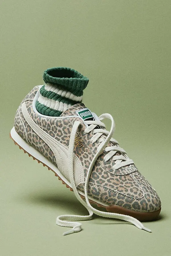 PUMA Arizona Sneakers