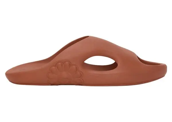 TAKASHI MURAKAMI Ohana Surippa Slide - Rust