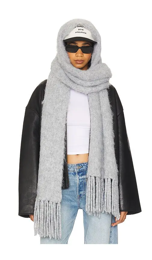 LOVERS AND FRIENDS Tylar Scarf In Grey - Heather Grey