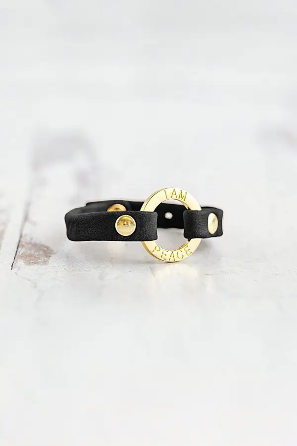 GIVING BRACELETS Gold I Am Peace Mantra Bracelet - Black
