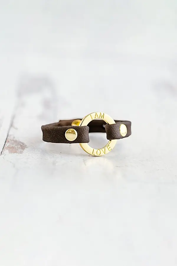 GIVING BRACELETS I Am Love Mantra Bracelet - Chocolate Brown