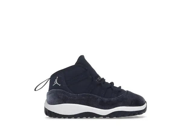JORDAN 11 Retro Sneakers