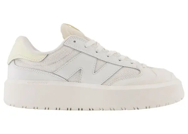 NEW BALANCE 302in Sneakers - White/beige
